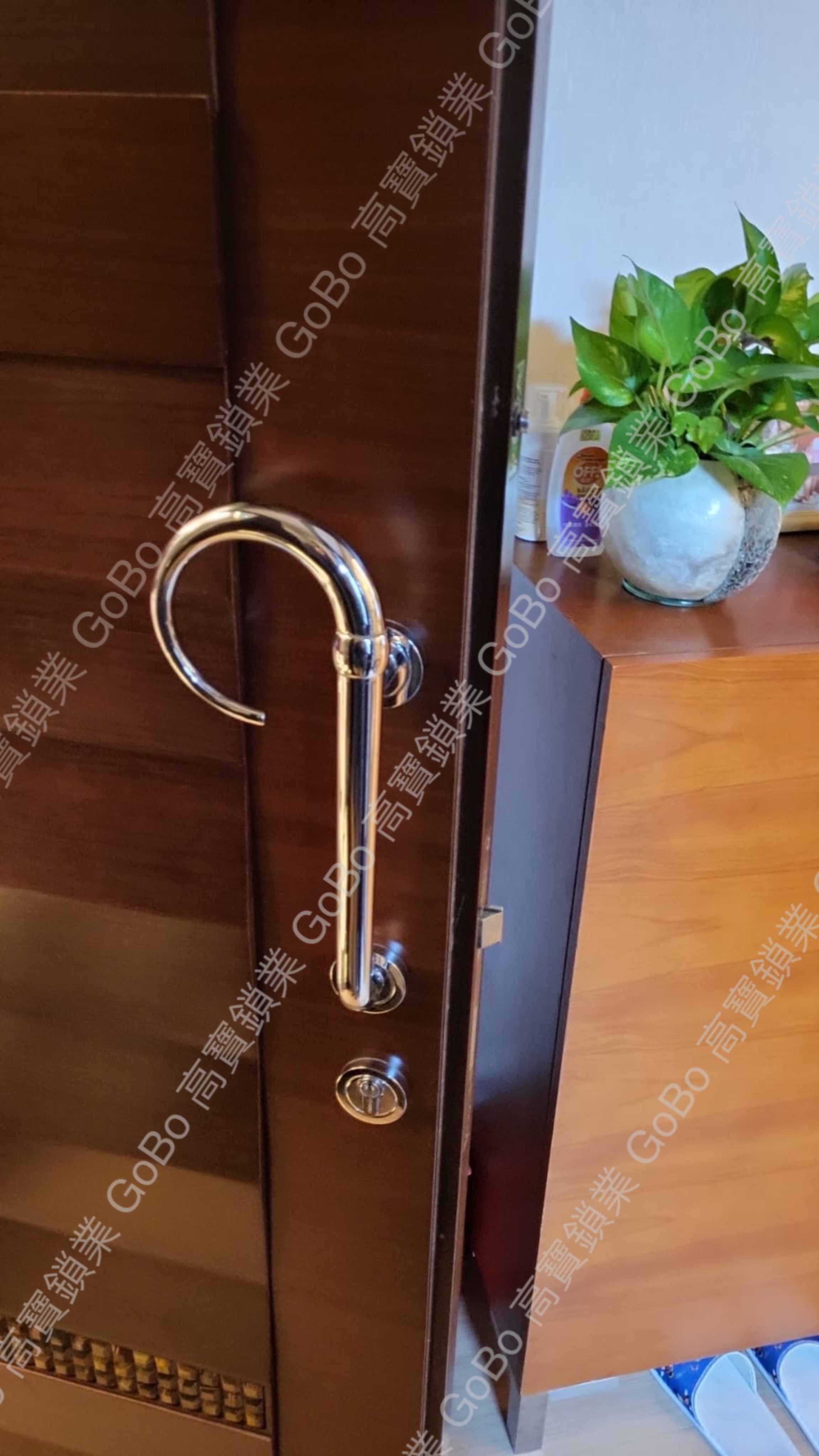 何文田 半山壹號 裝電子門鎖 Samsung P72 香檳金色